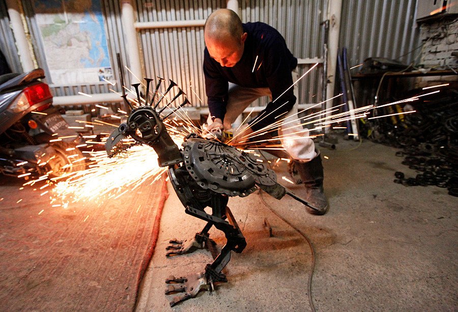 Why is a Russian mechanic building an army of robots in Siberia ...