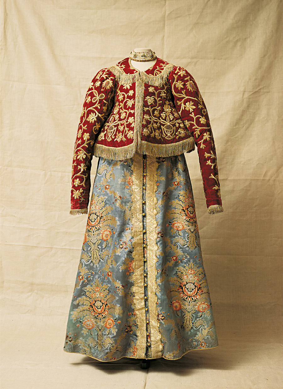 Why walk when you can float? The enduring elegance of the sarafan ...