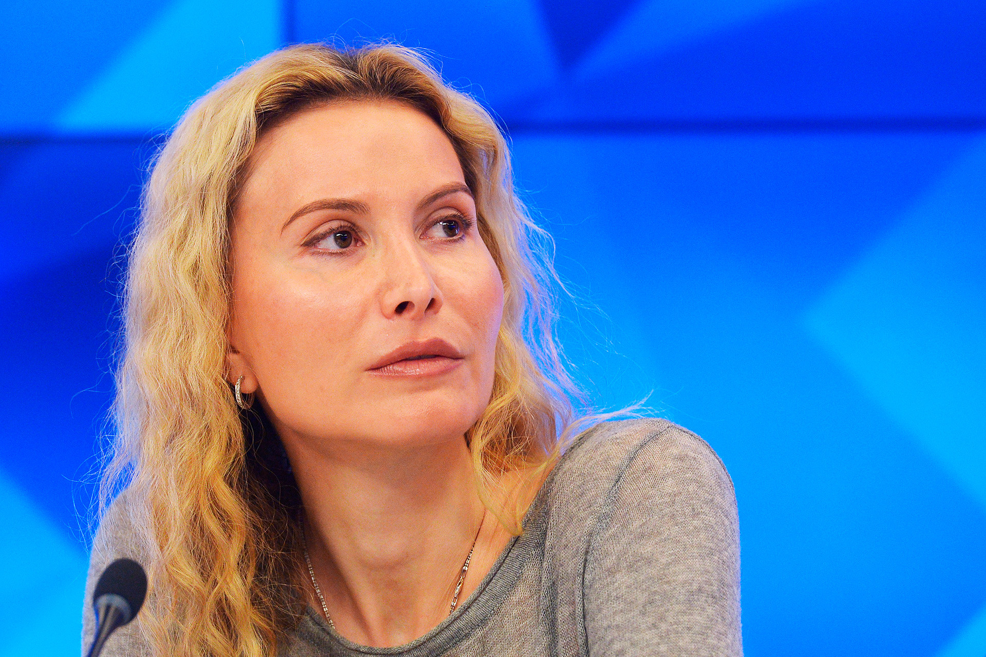 Alexandra Trúsova, la primera patinadora del mundo que clava dos ...