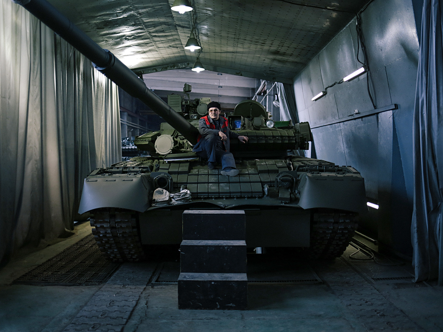 How Russia’s T-80 tanks are assembled for the icy Arctic - Russia Beyond