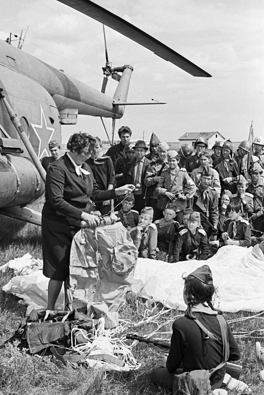 Why did a game involving millions of Soviet children resemble a ...