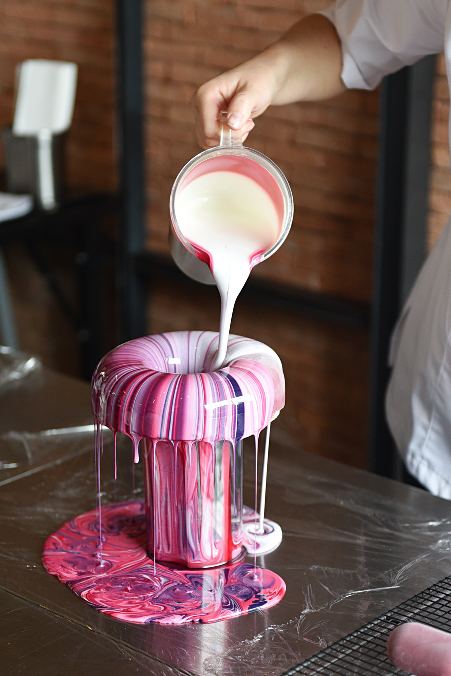 Too beautiful to eat: How Russia’s ‘cosmic’ cakes are conquering ...