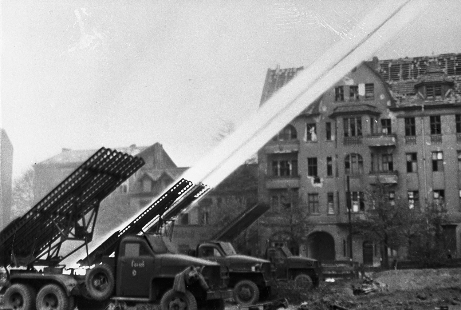 Cinq anecdotes sur le légendaire lance-missiles multiple Katioucha ...