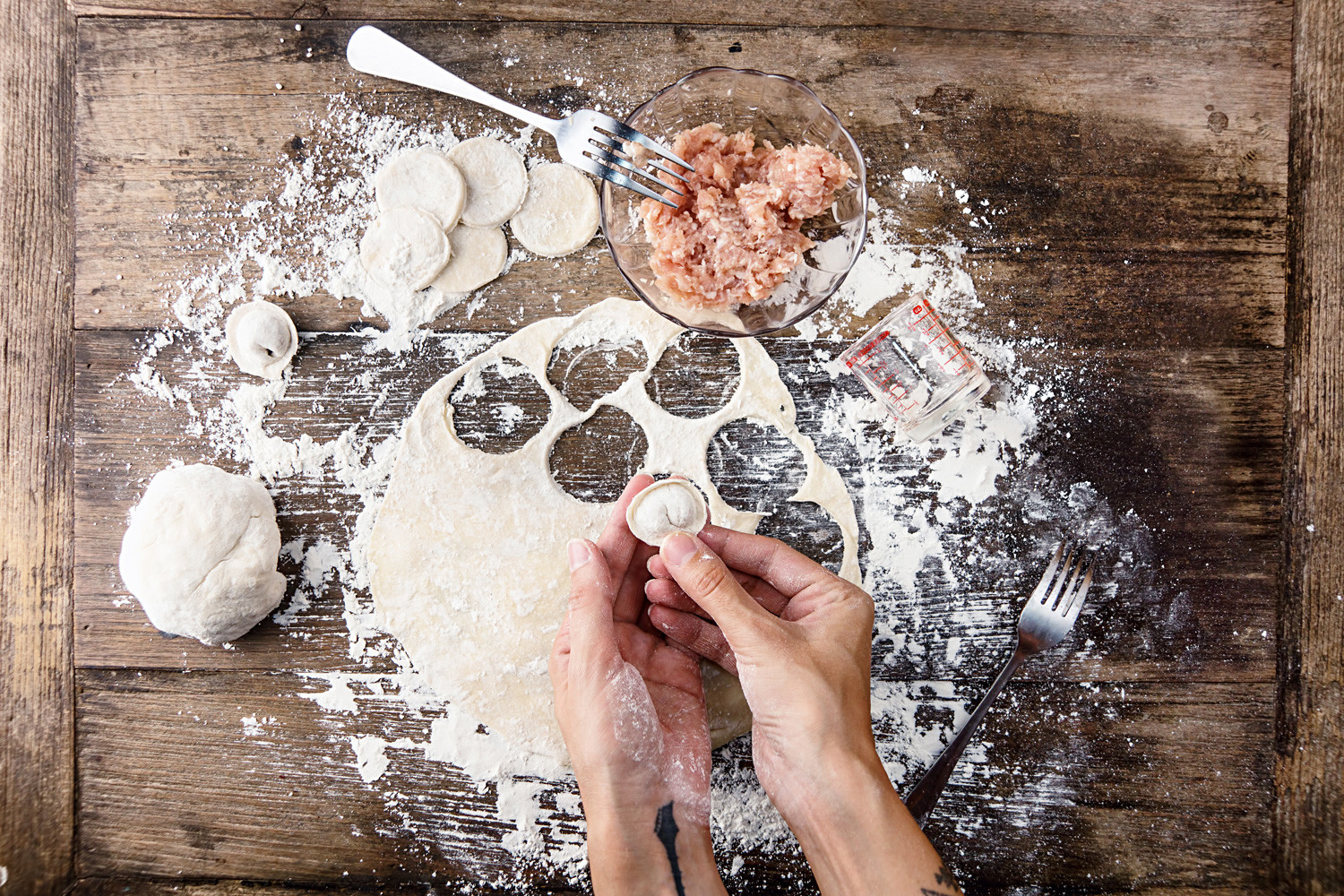 „Typisch russisch“: Kommen diese Getränke und Speisen wirklich aus ...