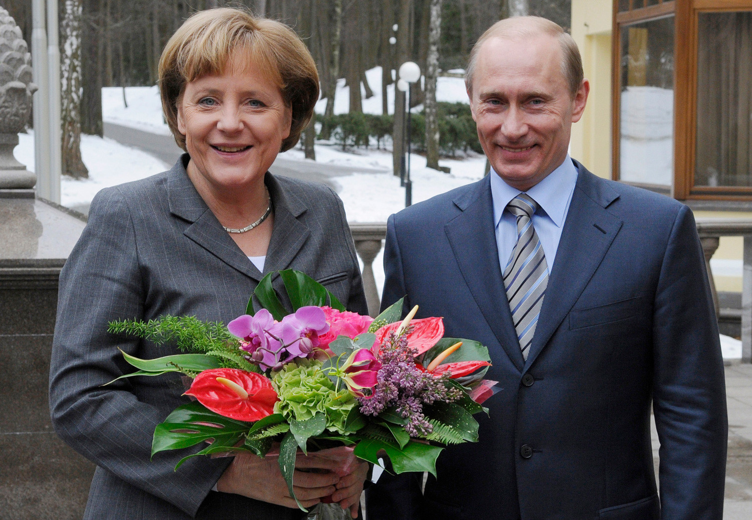 The perfect gentleman: Flowers from Russia's president (PHOTOS ...