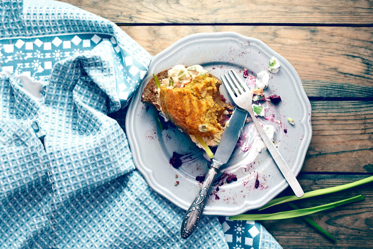 7 foreign habits considered rude in Russia - Russia Beyond