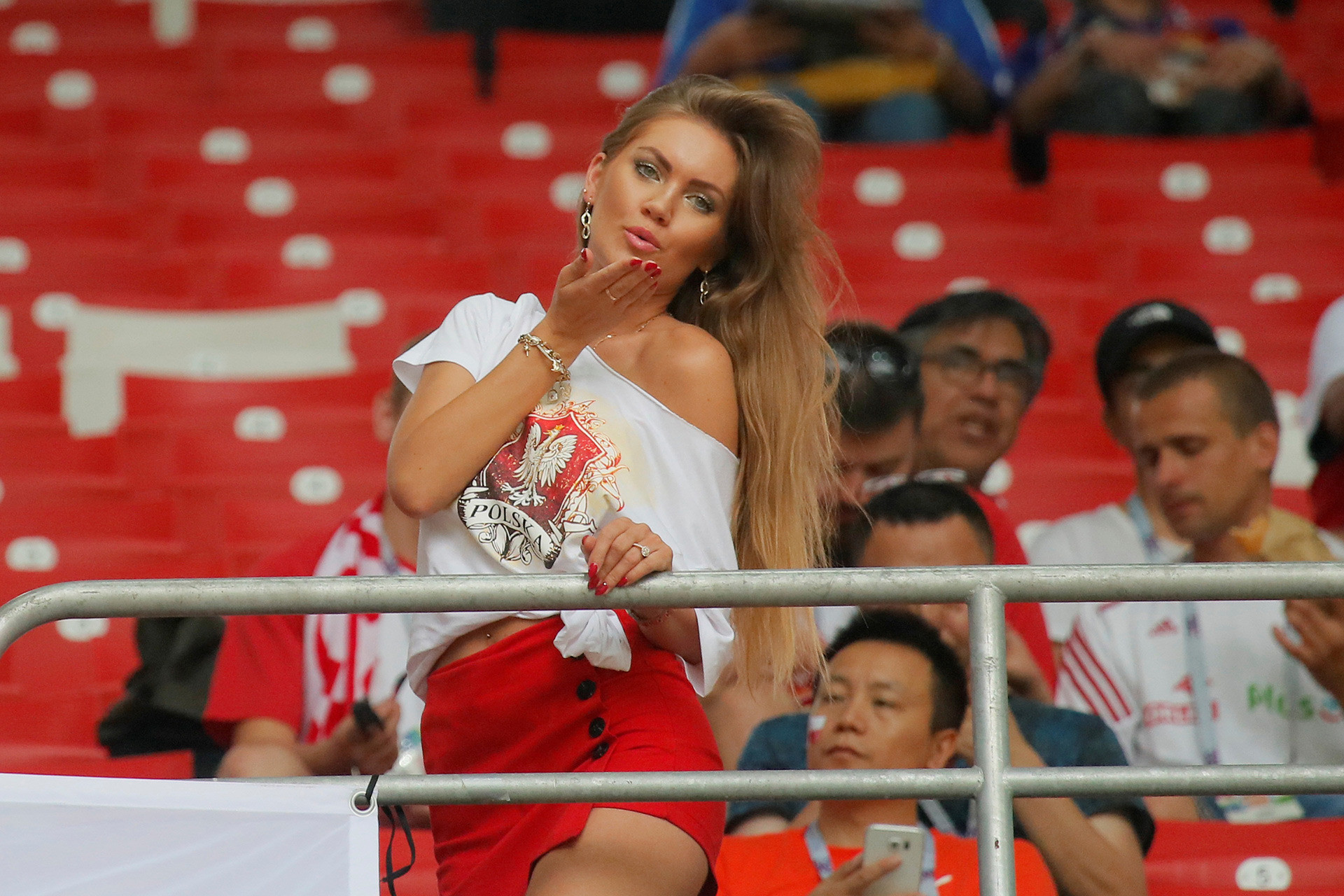 20 of the hottest dames supporting their team at the World Cup in ...