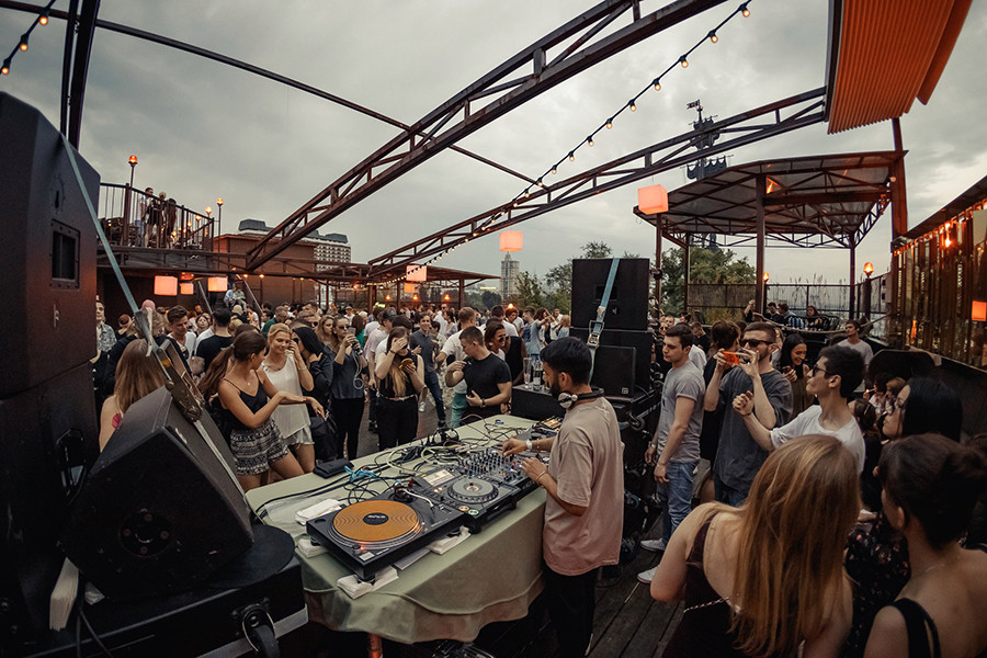 Cinq boîtes de nuit prouvant que Moscou est un paradis de la techno ...