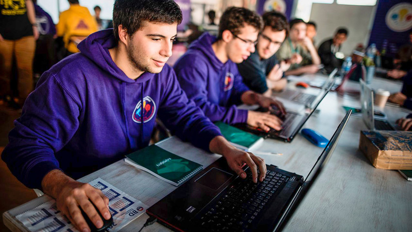 «Just do IT»: pourquoi les Russes dominent le cyberespace - Russia ...