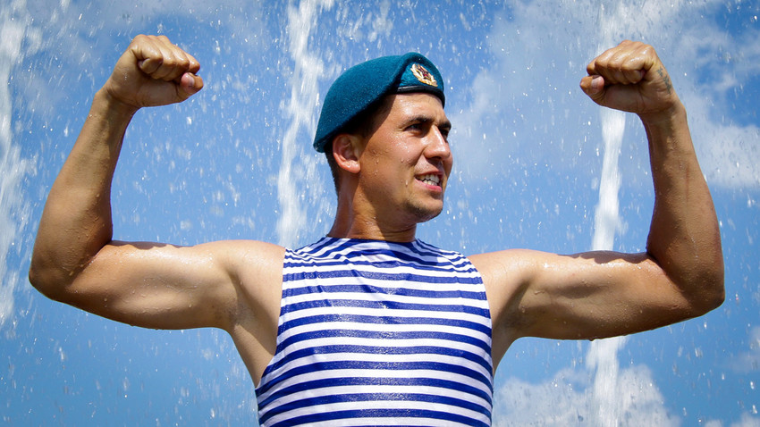 How Russian conscripts celebrate homecoming (VIDEO) - Russia Beyond