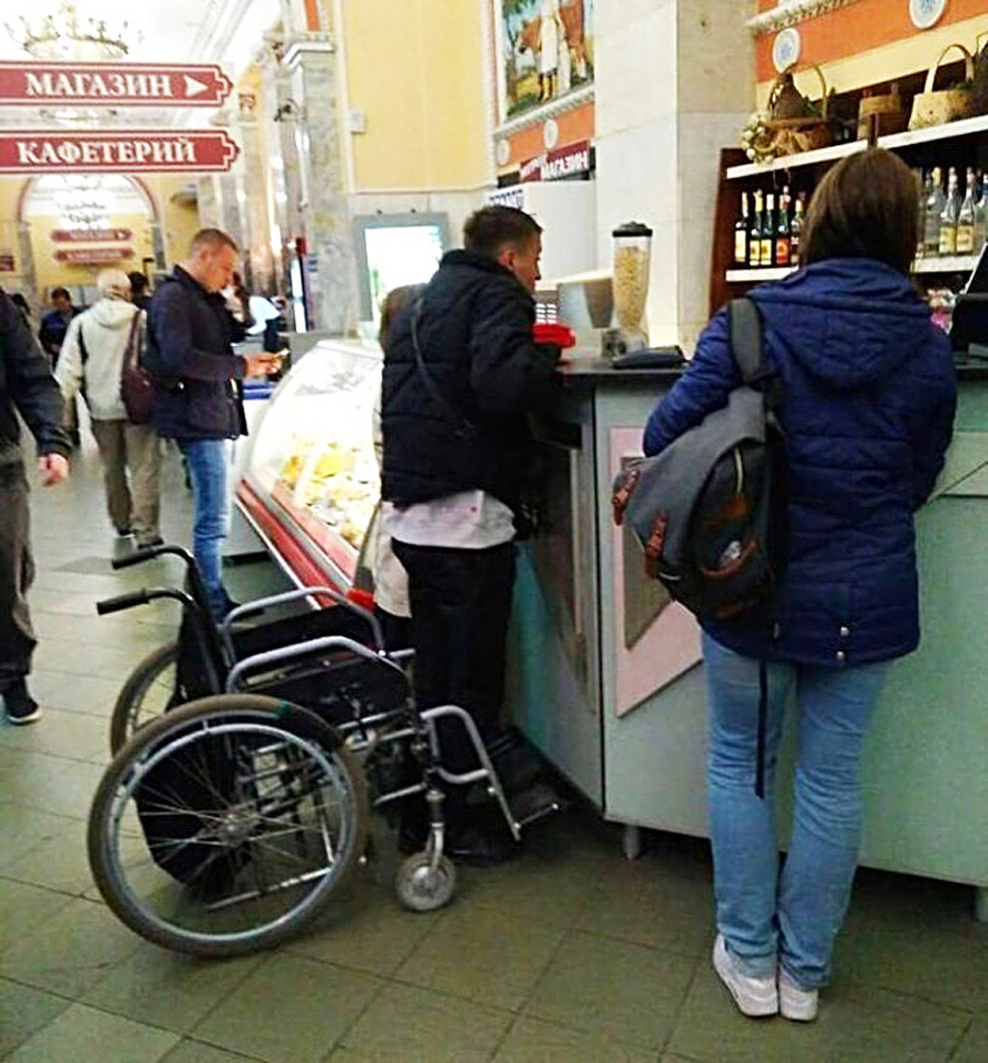 These 35 bizarre photos are the most Russian things ever - Russia Beyond