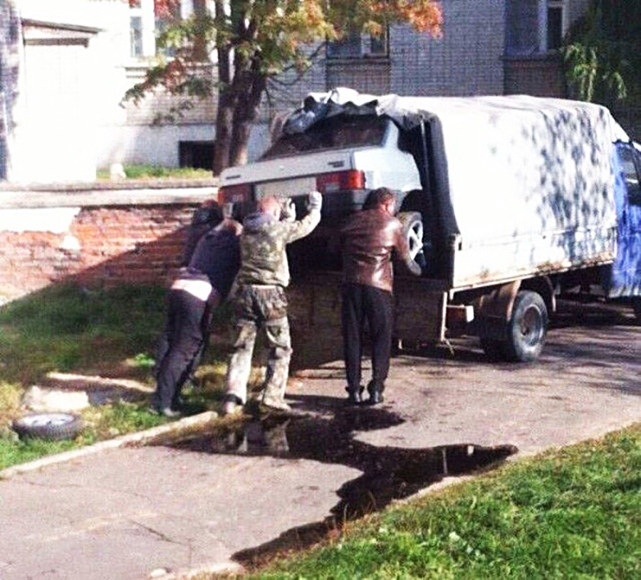 These 35 bizarre photos are the most Russian things ever - Russia Beyond