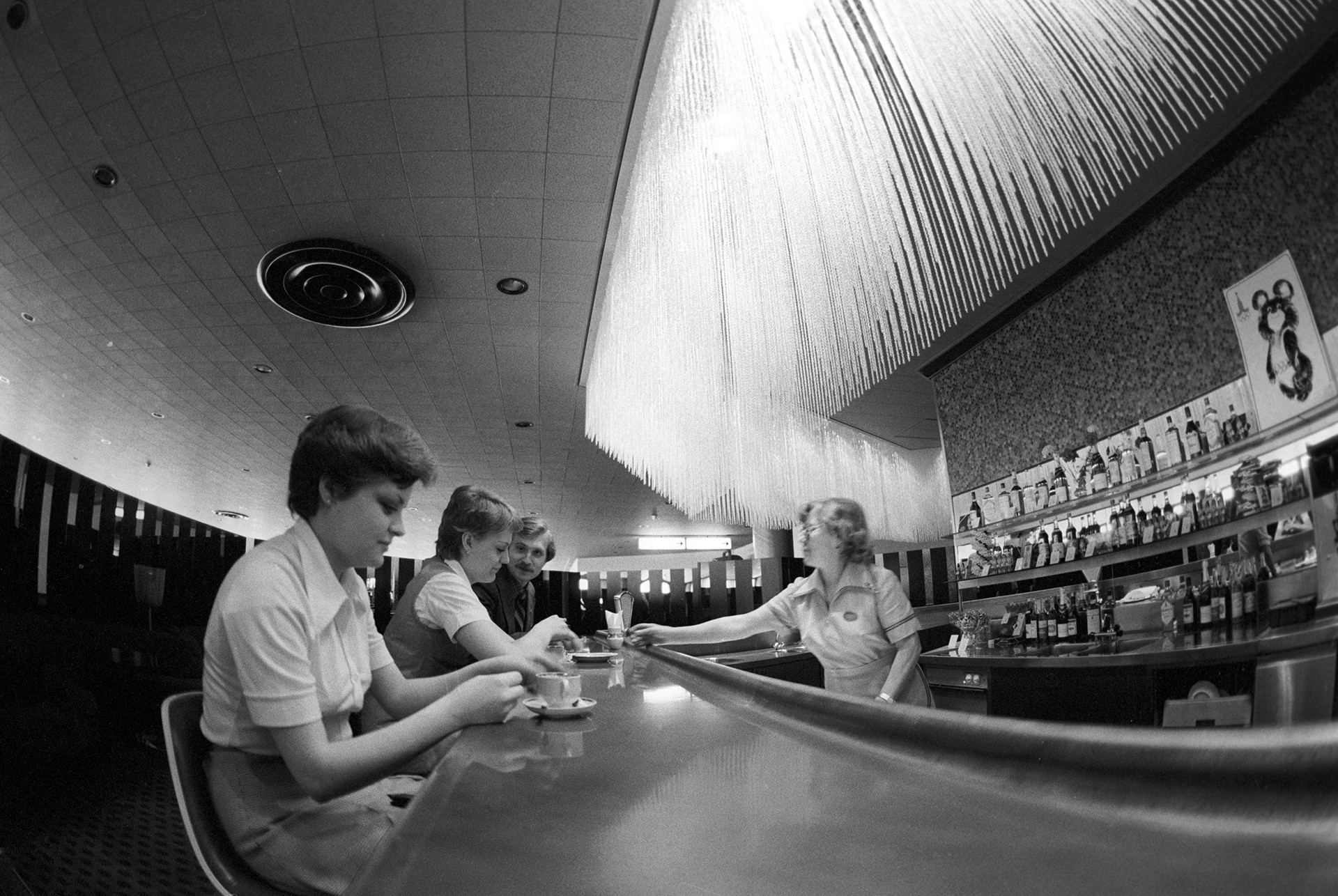 Sowjetische Bars: Die lange Geschichte der russischen Trinkkultur ...