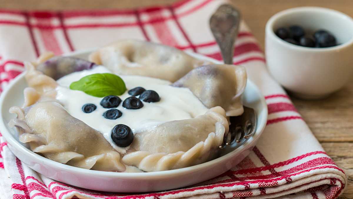 5 reasons the Russians put sour cream on EVERYTHING - Russia Beyond
