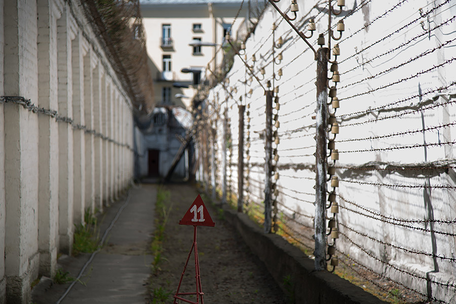 10 haunting photos of abandoned St. Petersburg prison - Russia Beyond