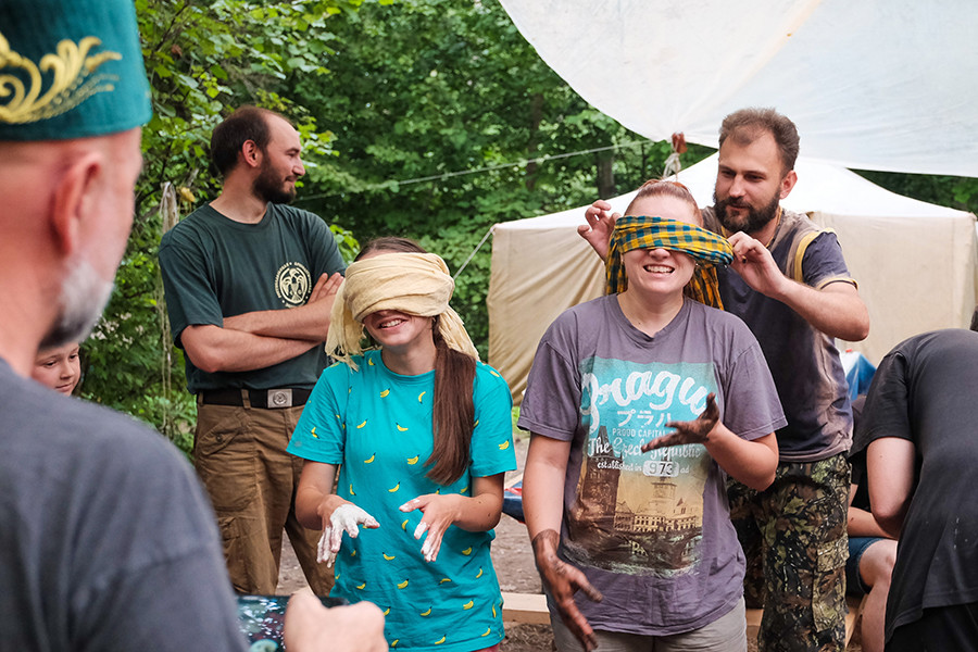 Digging up the crazy rites of Russian archaeologists - Russia Beyond