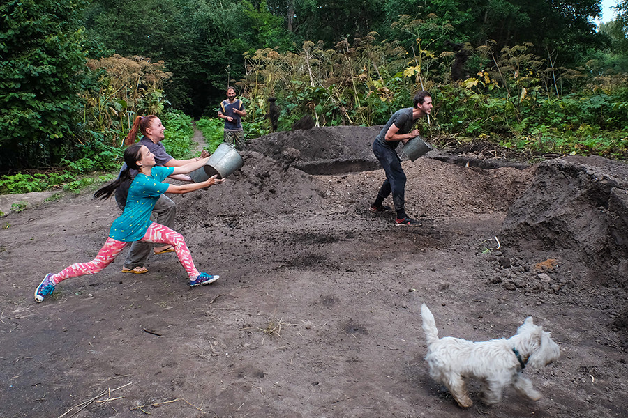 Digging up the crazy rites of Russian archaeologists - Russia Beyond