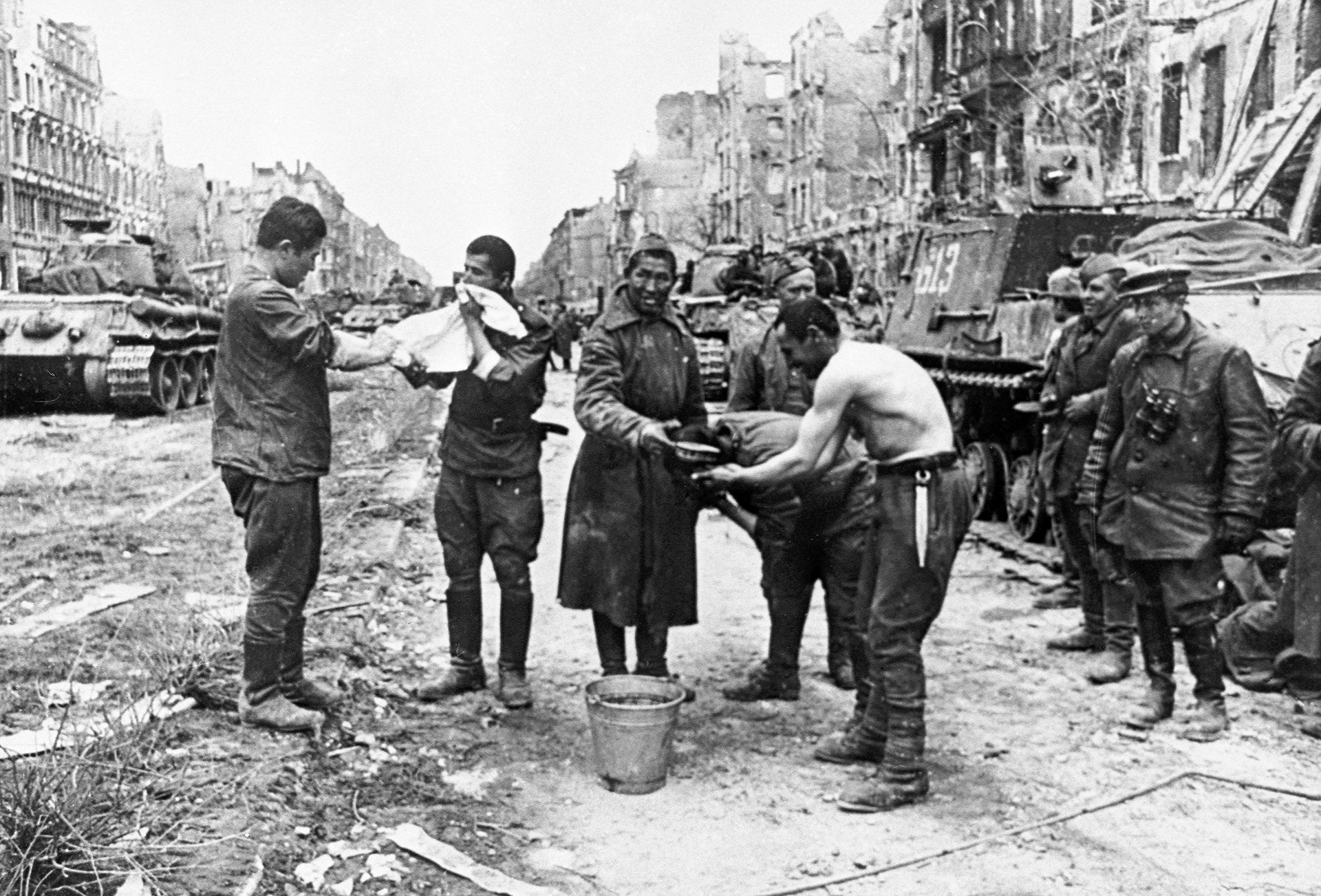 Que faisaient les soldats soviétiques entre deux combats pendant la ...