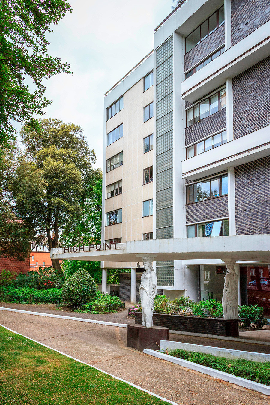 8 stunning buildings by Lubetkin, the Russian who championed English ...