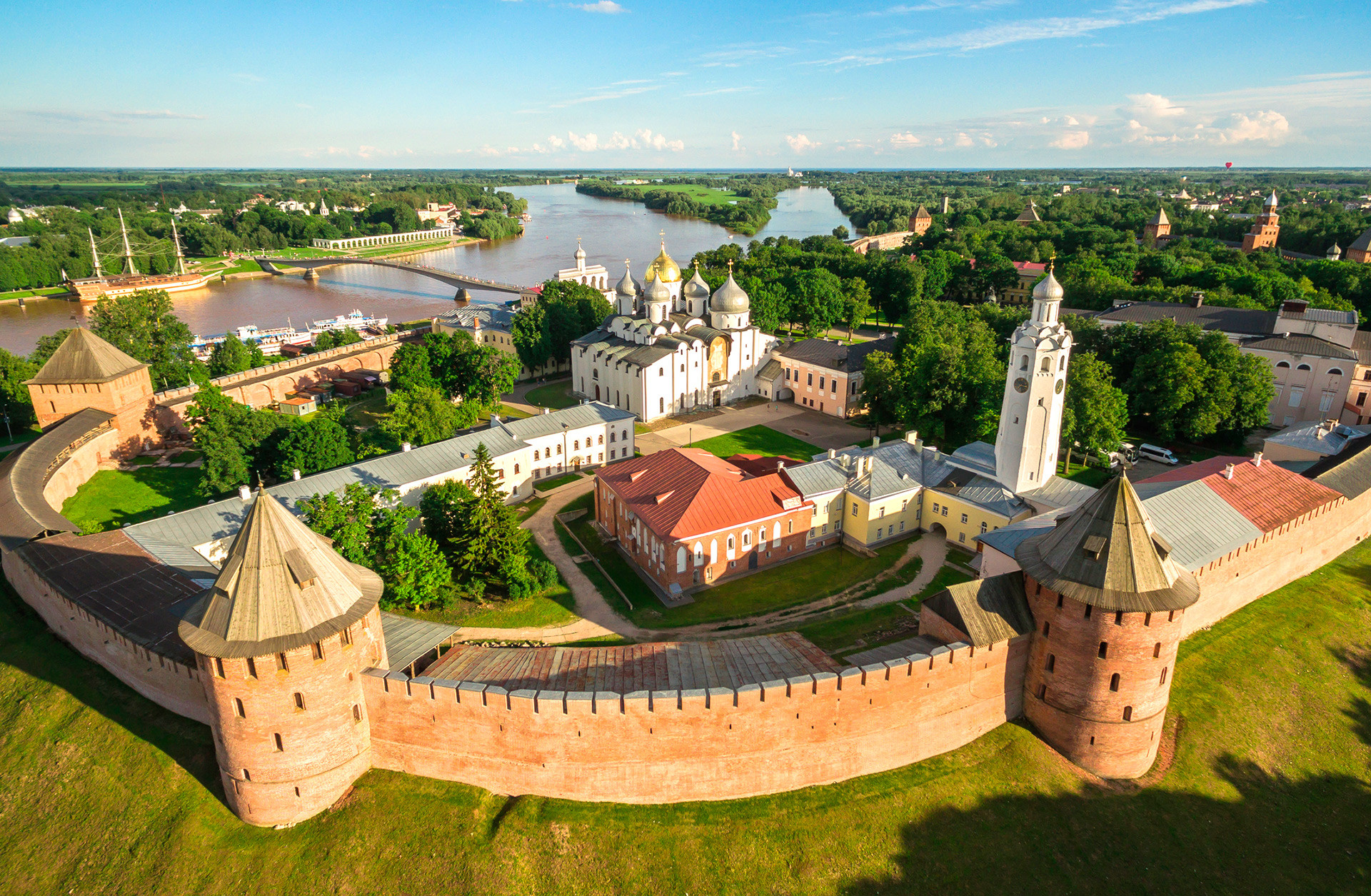 Popotovanje od Moskve do Sankt Peterburga skozi šest slikovitih mest ...