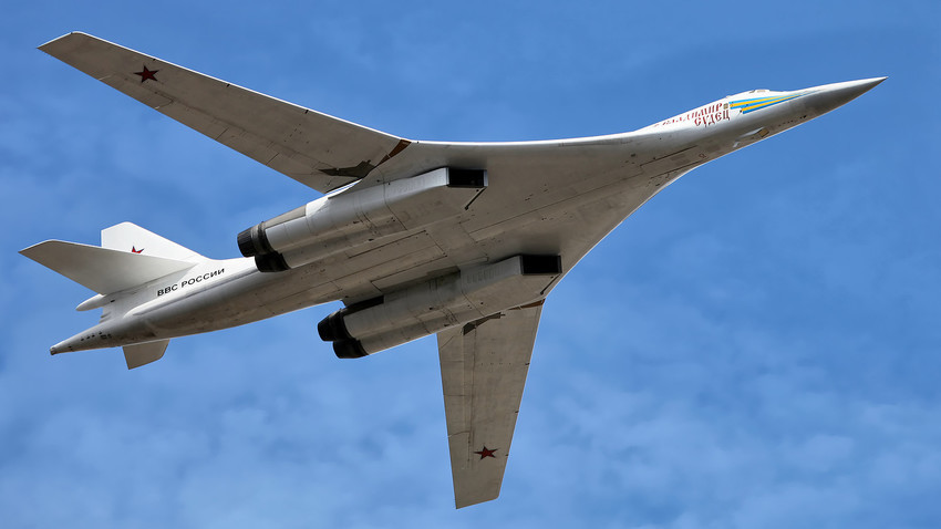 Bombardeiros nucleares russos Tu-160 desembarcam na Venezuela para ...