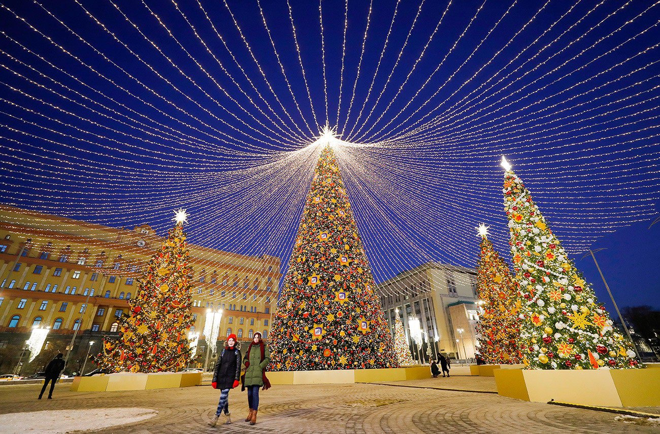 Mosca illuminata si prepara ai festeggiamenti di Capodanno: ecco le ...