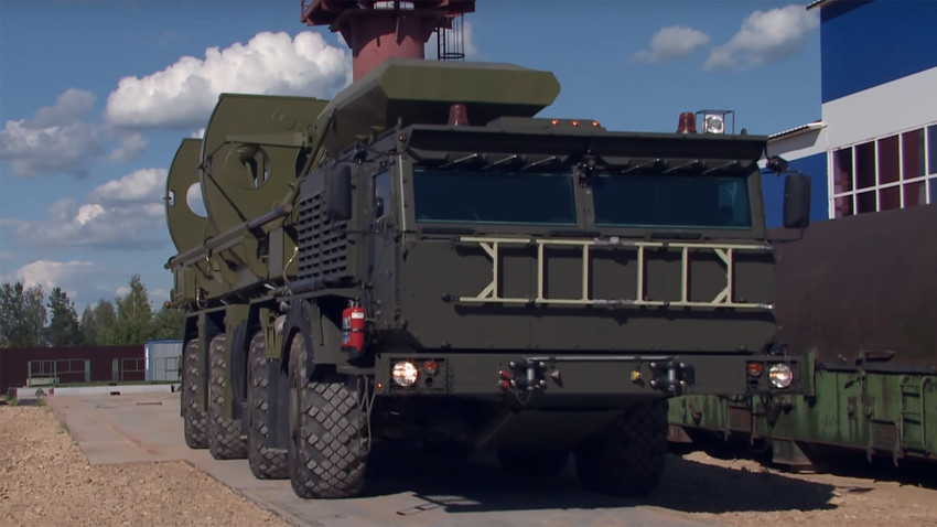 VIDEO: Najnovejši ruski vlačilec raket KamAZ-7950 - Russia Beyond Slovenija