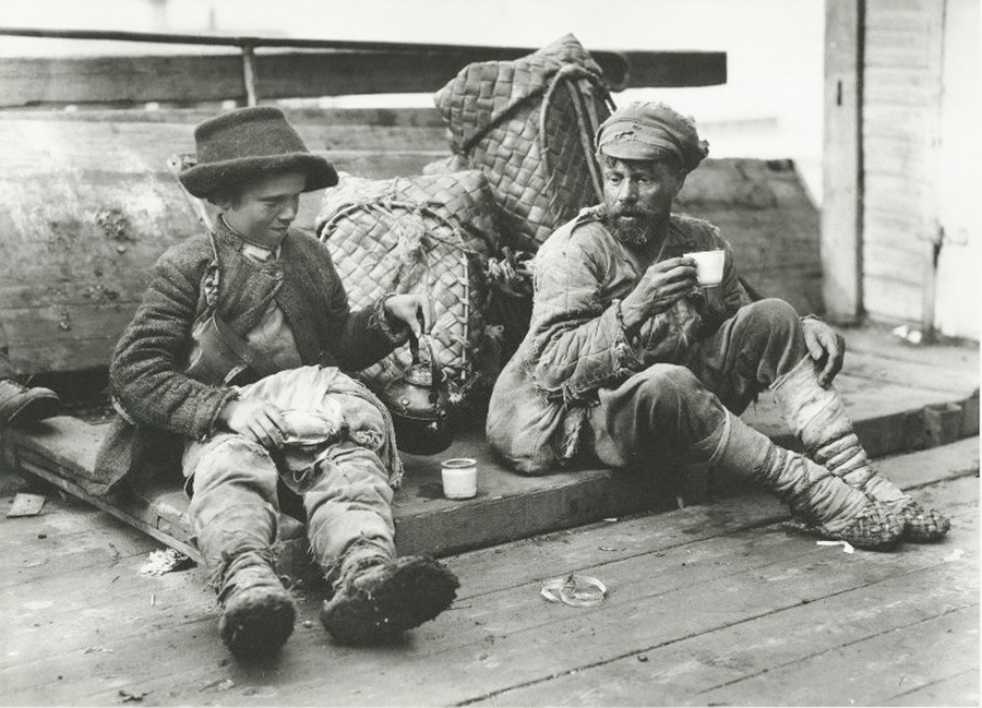 Russia, la terra dei lapti, le scarpe “magiche” dei contadini - Russia ...