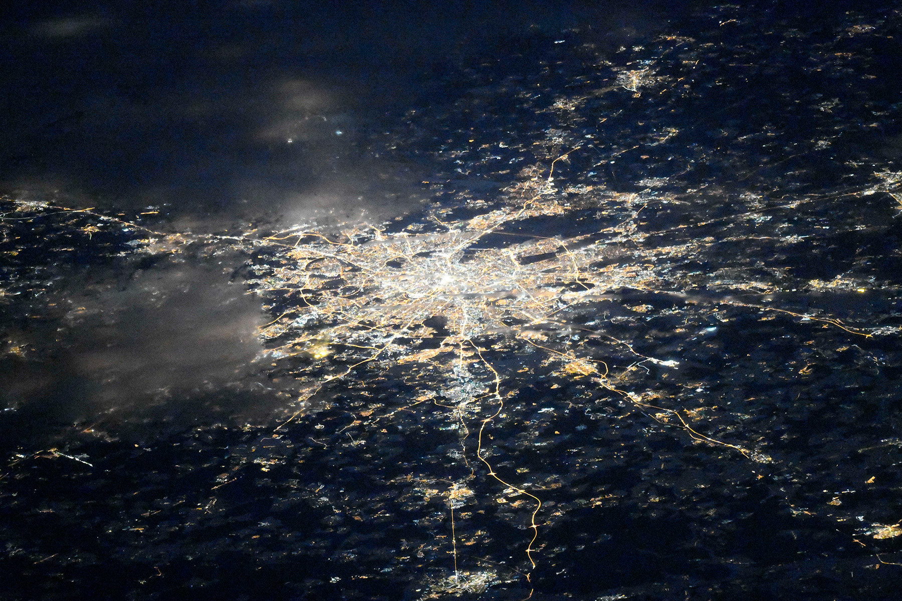 Big cities at night through the lens of a Russian cosmonaut on the ISS ...