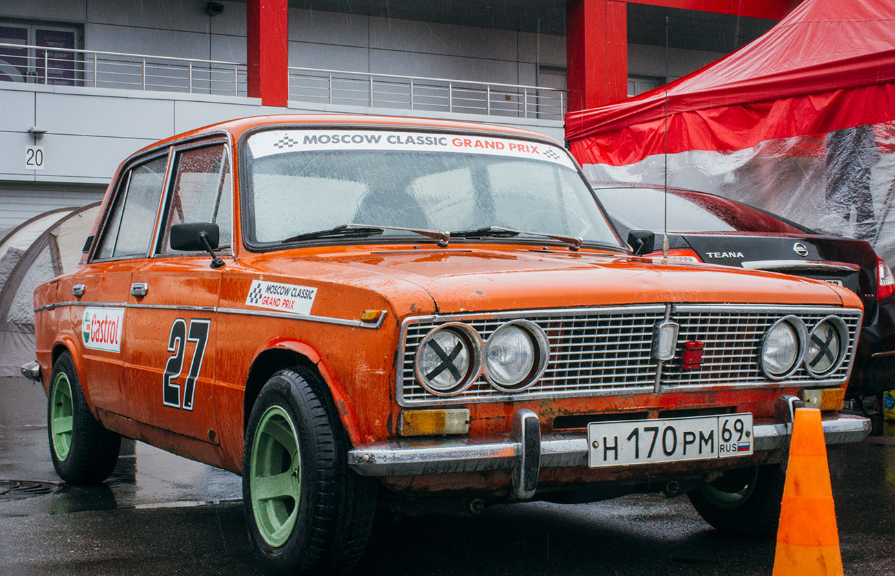 Russian youth turn the Lada into a cult. What the hell for? - Russia Beyond