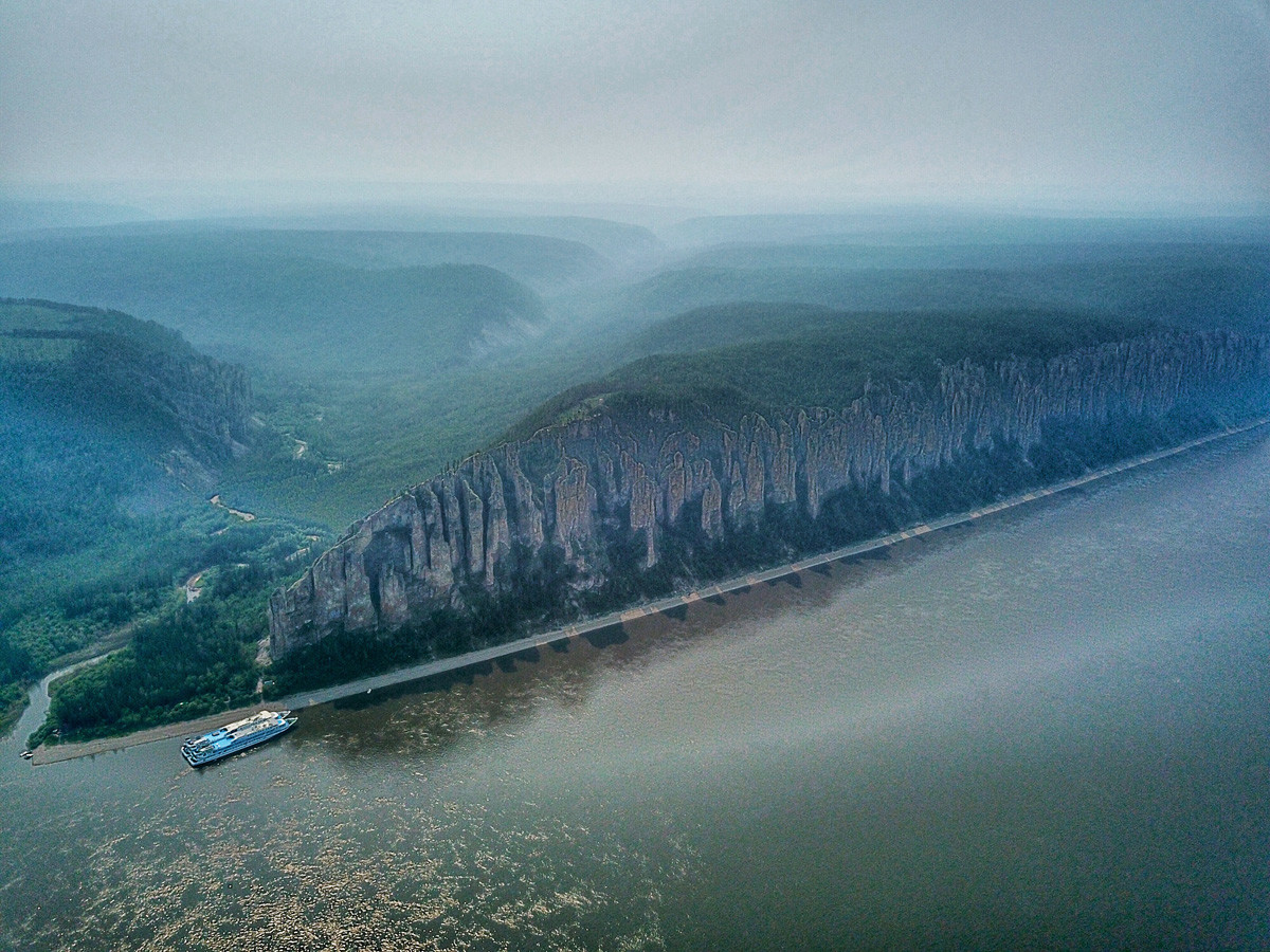 I pilastri della Lena, quelle rocce a strapiombo sul fiume che sembrano ...