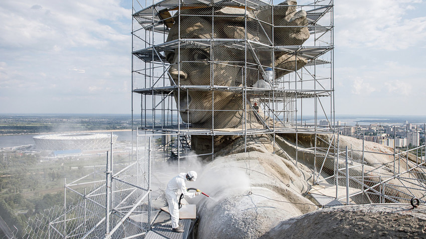 Giant Motherland Calls monument gets an EPIC facelift (PHOTOS) - Russia ...