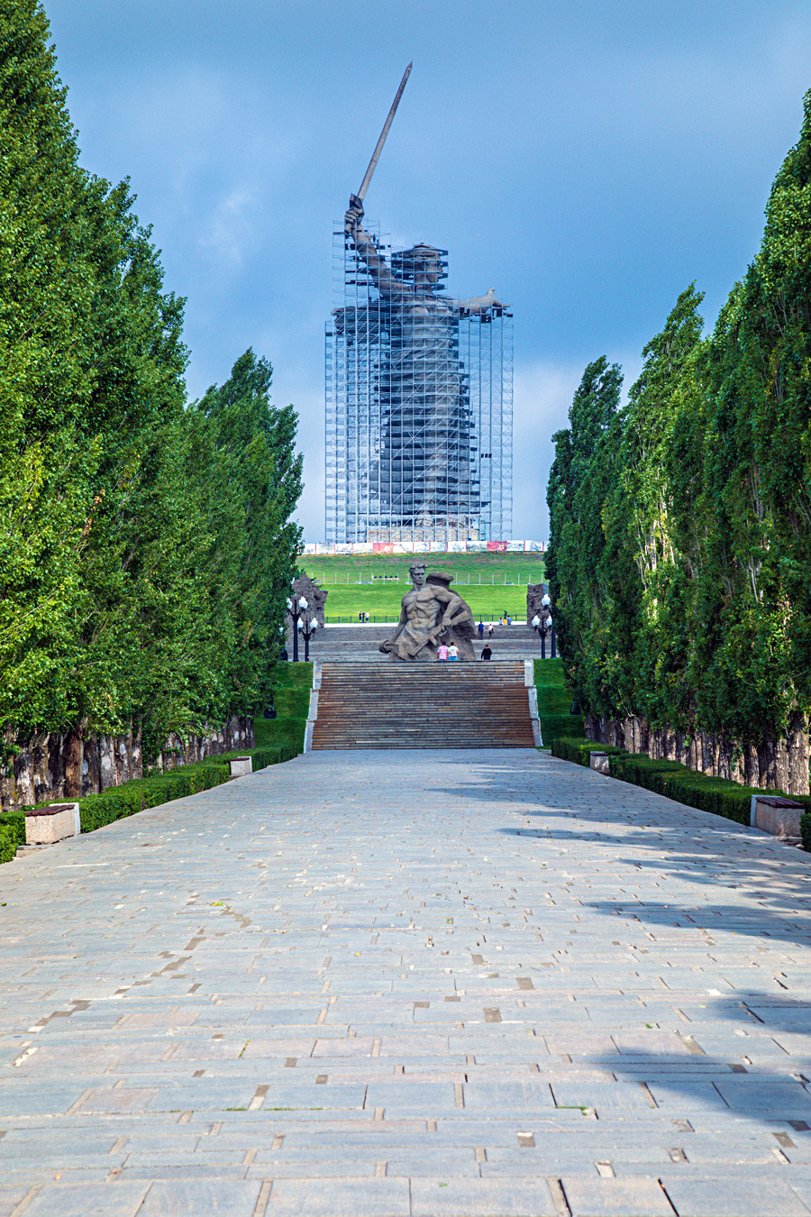La statue de la Mère-Patrie de Volgograd se paie un ravalement de ...