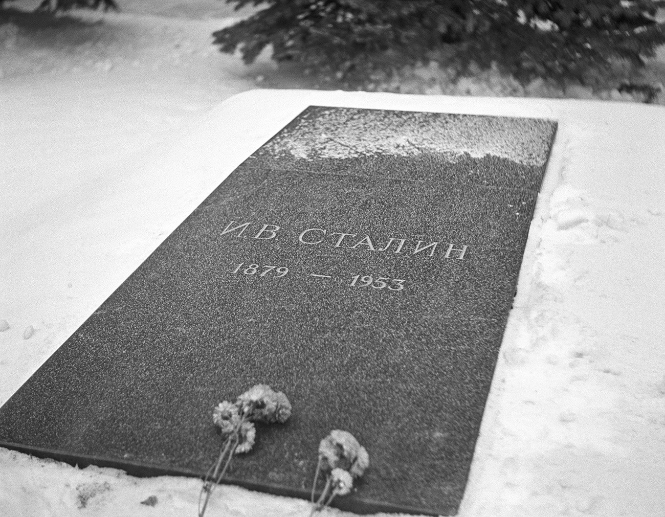 Warum Stalins Leichnam in einer Halloween-Nacht aus dem Lenin-Mausoleum ...