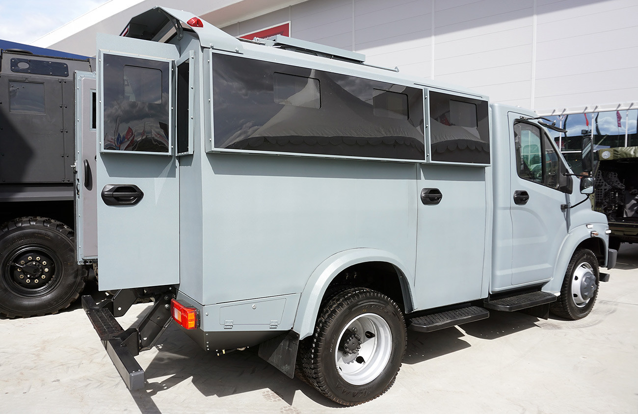 Russia’s FSB gets a new car - Russia Beyond