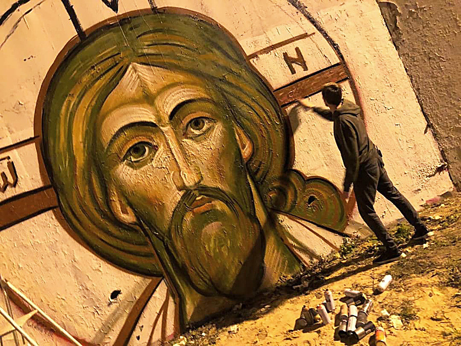Why does this Muscovite artist make religious graffiti? (PHOTOS ...