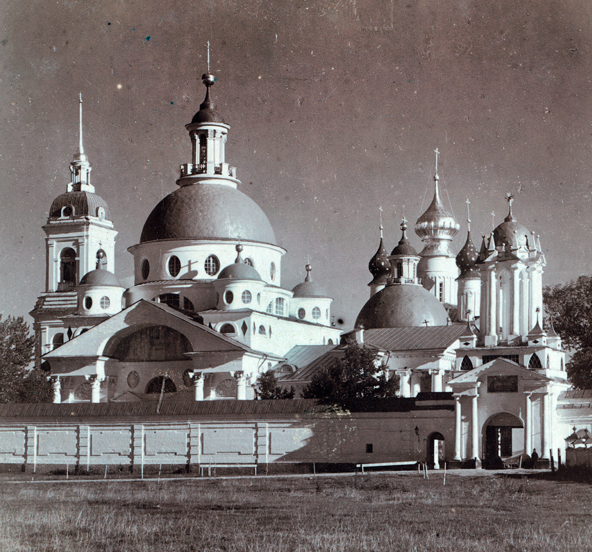 Regal splendor: The Monastery Cathedral of St. Dimitry in Rostov ...