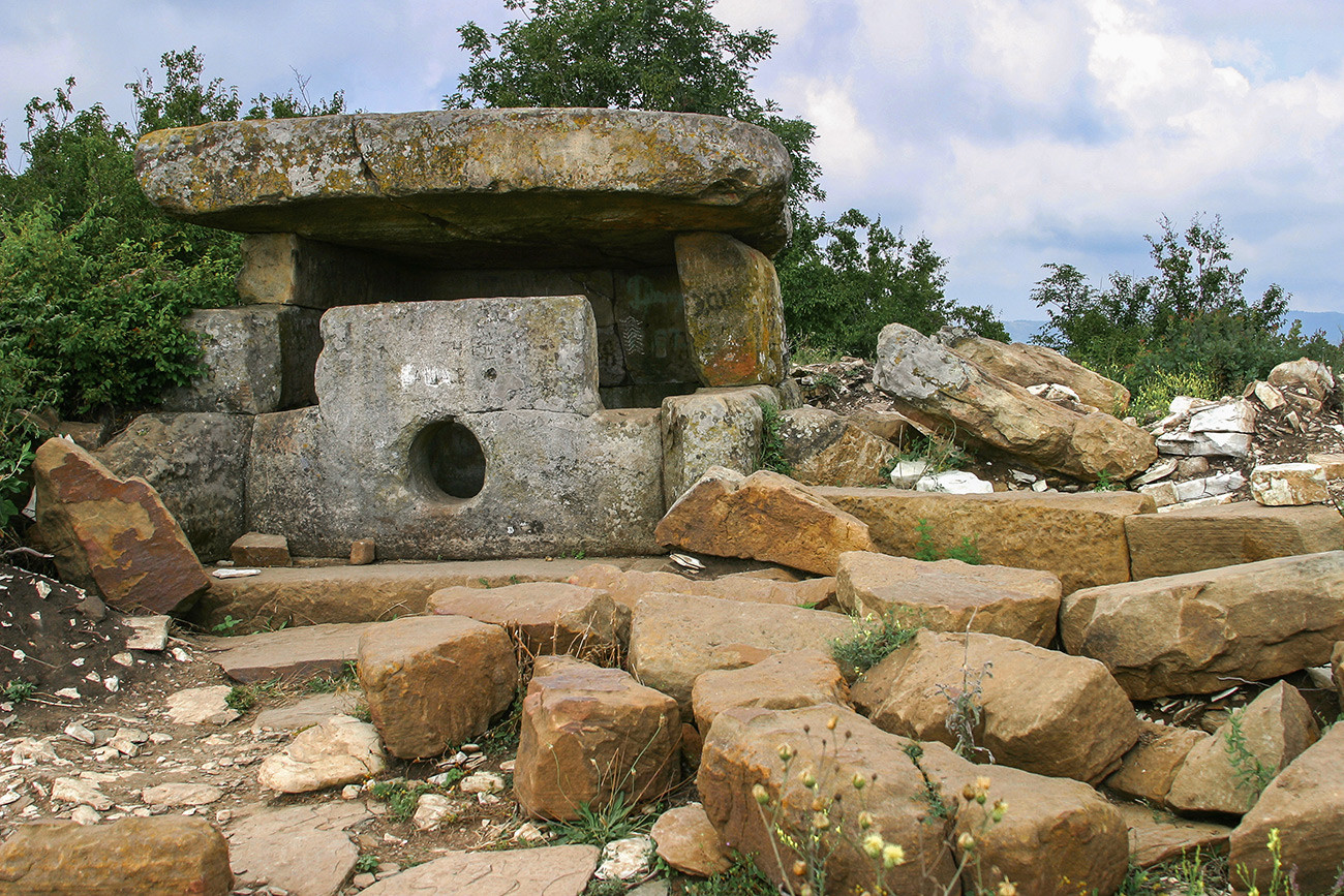 En images: ces mystérieux dolmens témoins des âges dans le Caucase ...