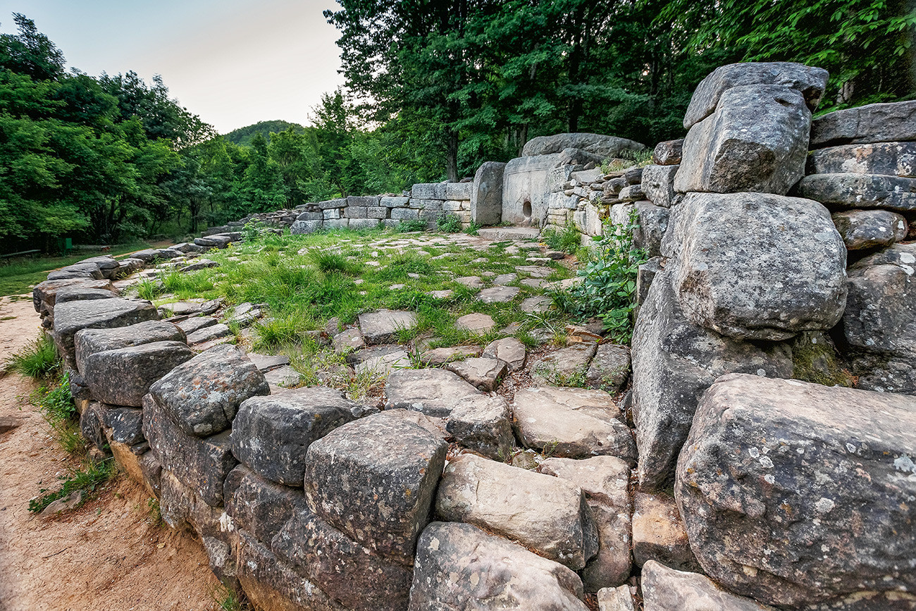 I dolmen, quelle tombe megalitiche che ci ricordano il passato - Russia ...