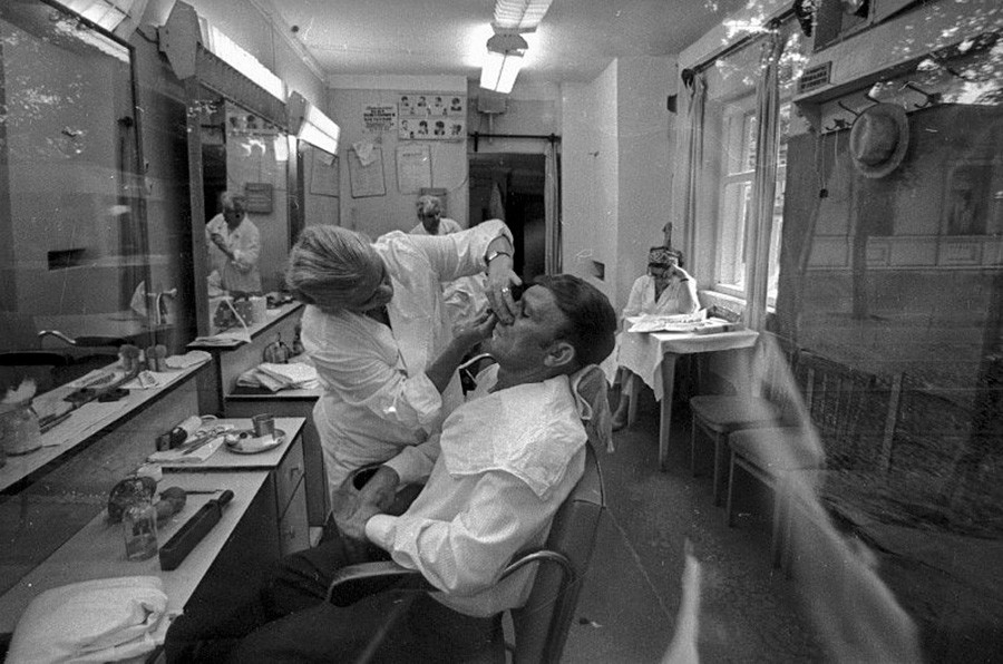 The nostalgia of Soviet barbershops (PHOTOS) - Russia Beyond