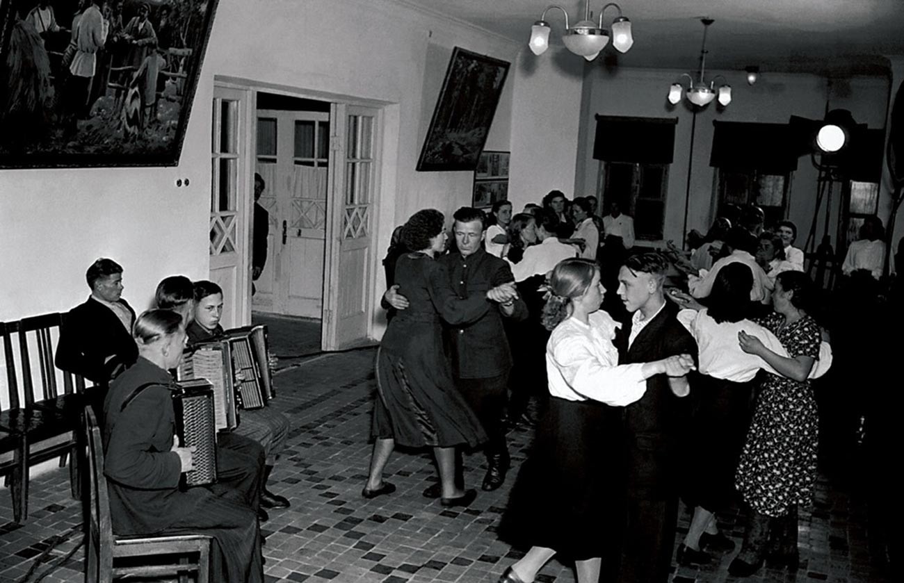 Come erano le discoteche in Unione Sovietica? Guardate queste foto e lo ...