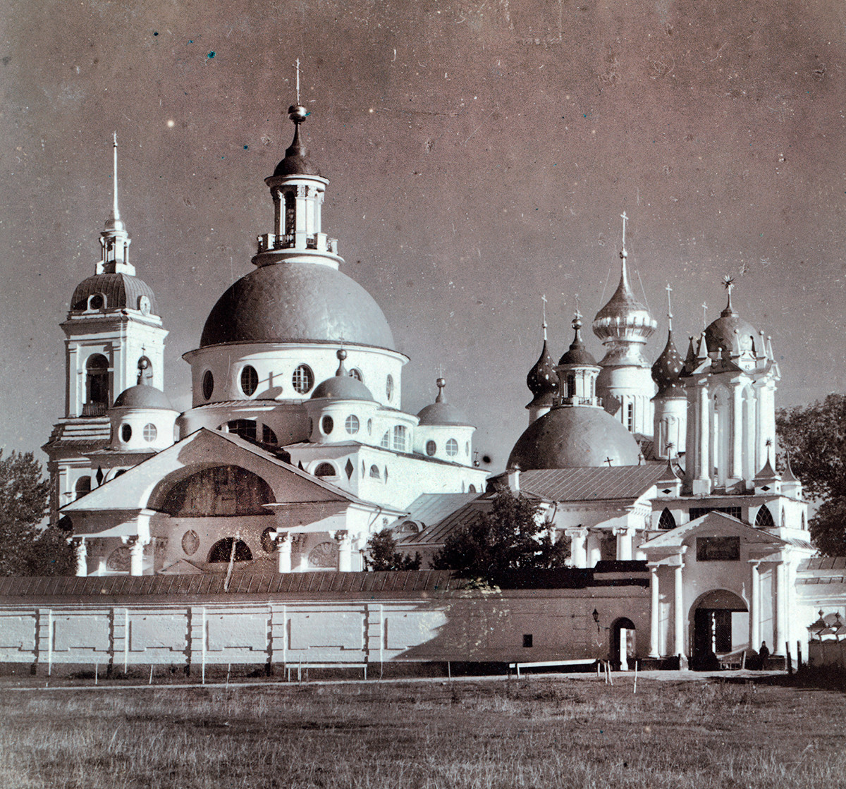 Restoring an ancient cathedral in Rostov - Russia Beyond
