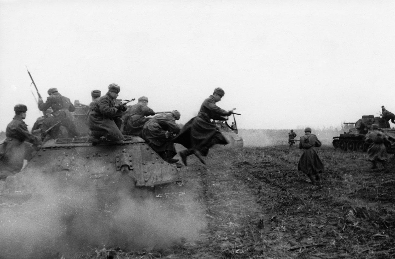 ФОТОГАЛЕРИЯ: Защо унгарците се бият срещу СССР през Втората световна ...