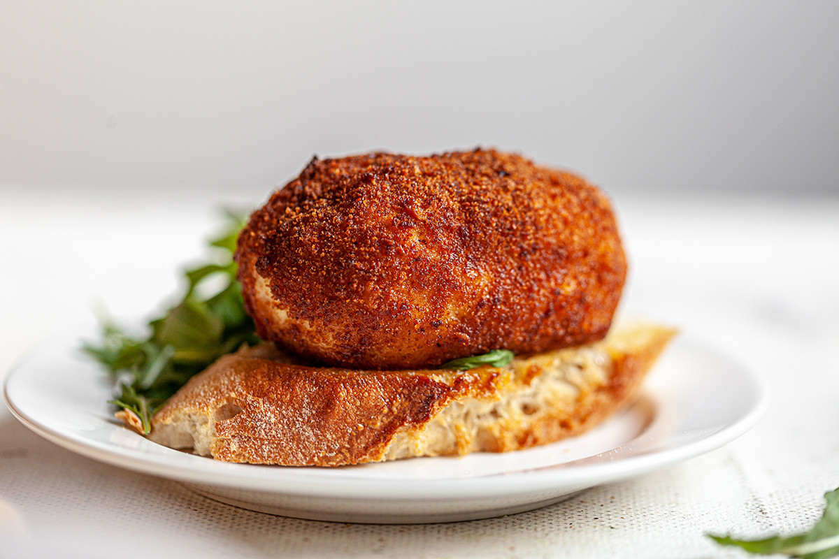 Pollo a la Kiev, un plato soviético de pechuga rellena (receta ...