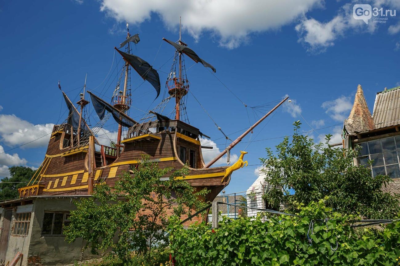 This man built a FULL SCALE galleon ship in his backyard - Russia Beyond