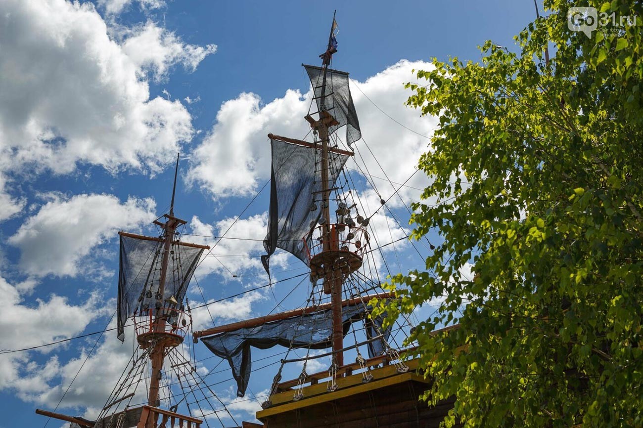 This man built a FULL SCALE galleon ship in his backyard - Russia Beyond