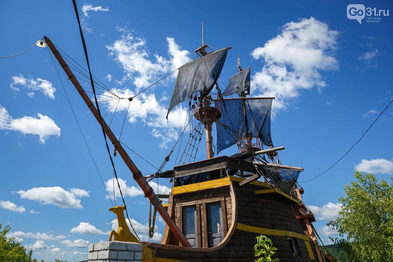 This man built a FULL SCALE galleon ship in his backyard - Russia Beyond