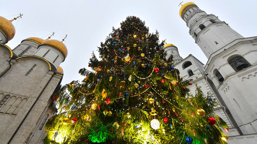 Russia’s main New Year’s tree: From the forest to the Kremlin - Russia ...