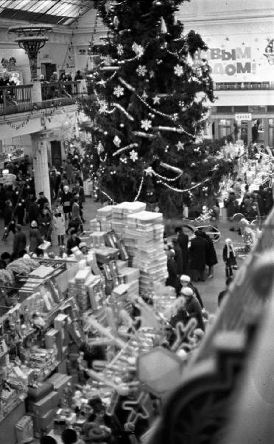 How Soviet stores looked before New Year (PHOTOS) - Russia Beyond