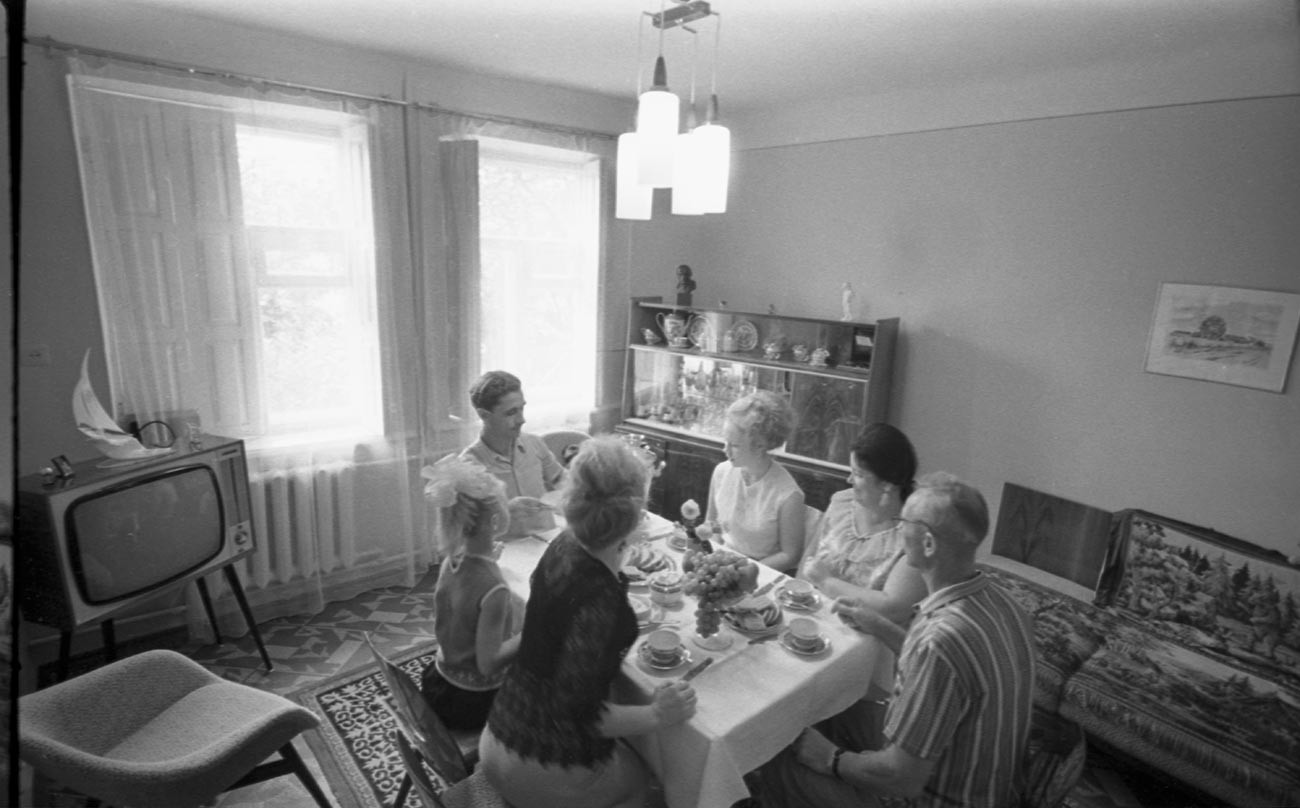 How commercials made their way onto Soviet television - Russia Beyond